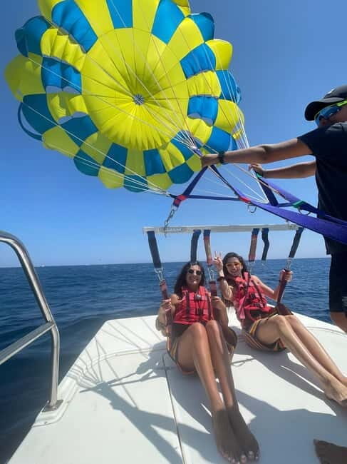 Santorini: Parasailing ExperiencePerissa,Perivolos,St.George - What to Expect from the Santorini Parasailing Tour
