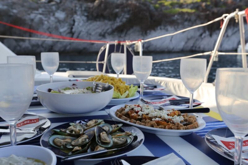 Santorini: Private Catamaran Cruise with Food & Drinks - FAQs