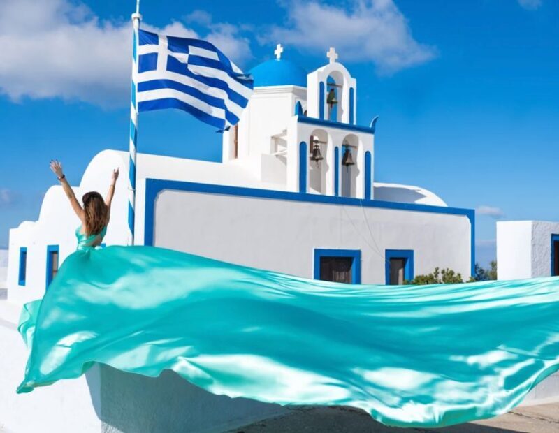 Santorini: Private Flying Dress Photoshoot with Pickup - FAQs