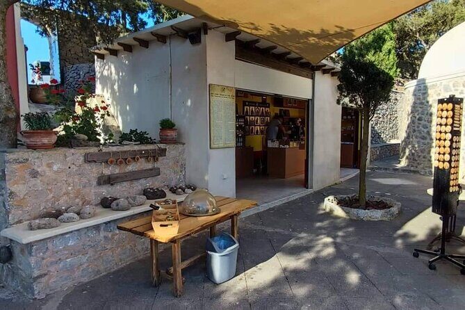 Santorini Private Picnic Sunset Tour - Who Is This Tour Best Suited For?