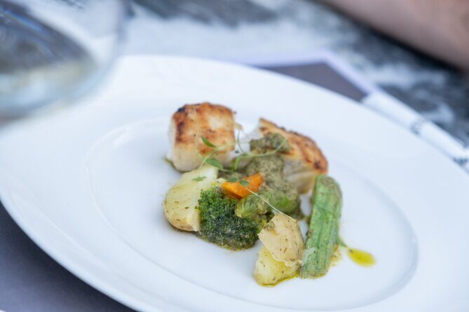 Santorini Private Wine Tour with Dinner & Oia Sunset - Why This Tour Works Well