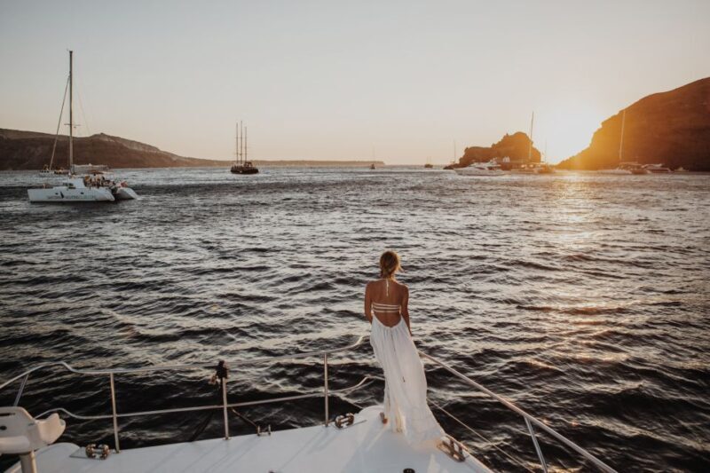 Santorini Proposal: A Luxury Photoshoot for Your Yes! Moment - Why Choose a Proposal Photoshoot in Santorini?  