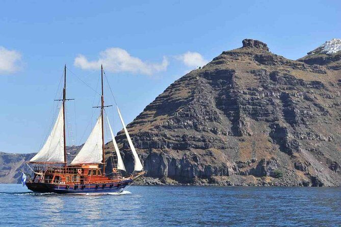 Santorini Volcanic Islands Cruise: Volcano,Hot Springs,Thirassia and Oia Sunset - The Experience in Detail