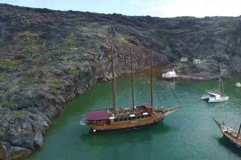 Santorini: Volcanic Sunset Cruise with Dinner - The Itinerary: What to Expect