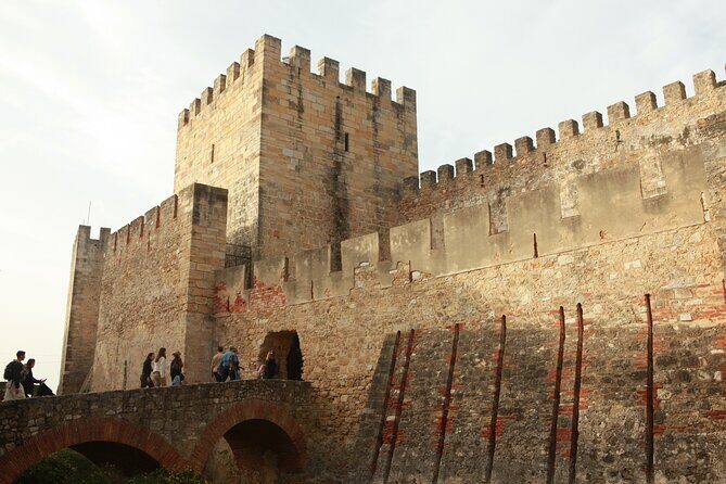 Sao Jorge Castle Guided Tour in Lisbon - Key Points