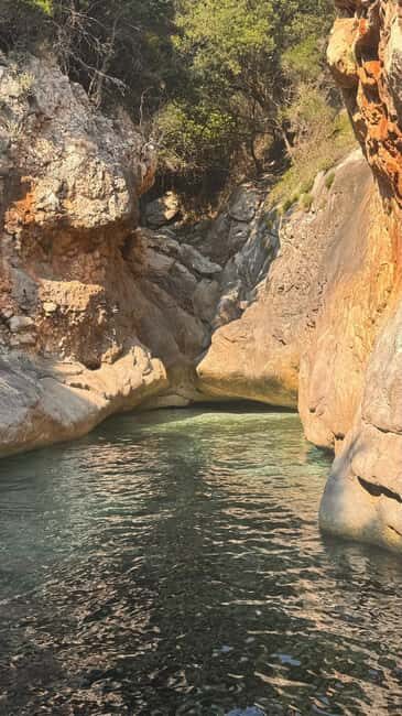 Sarandë Seascape: Coves, Cliffs & Caribbean-Blue-Water Bays - Key Points