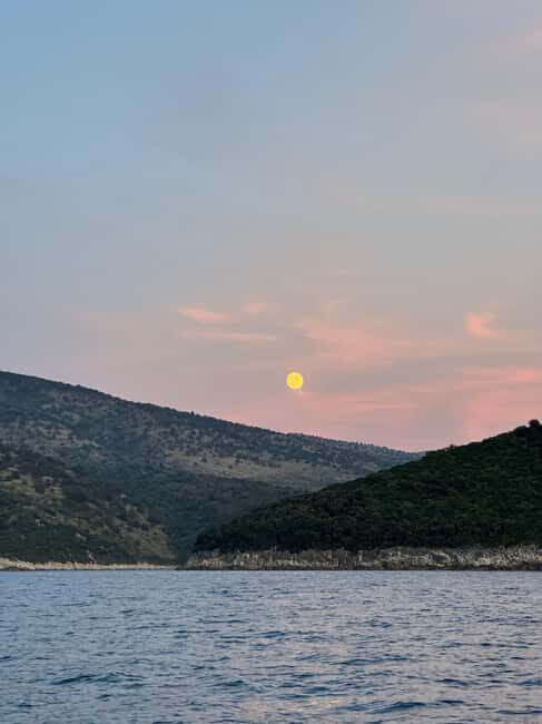 Sarandë Velvet Horizons: A Dreamlike Sunset Cruise - FAQs