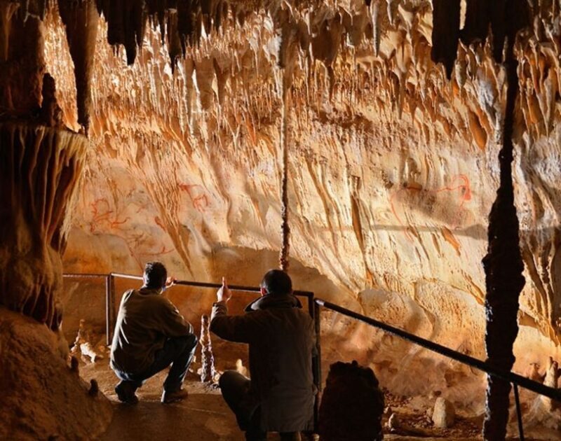 Sarlat : Private Tour to a Prehistoric Cave by Exploreo24 - Key Points