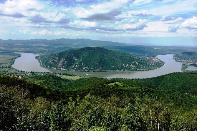 Scenic Danube River bend hills & the Art Town: Private Car Tour - Key Points