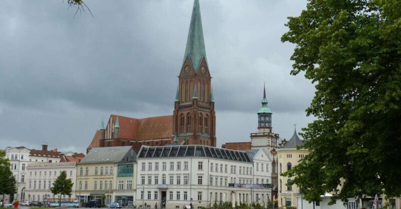 Schwerin: Private Guided Walking Tour - Experience Highlights