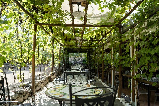 Seafood Lunch & Wine Tasting with Scenic Golf Cart Tour - FAQ