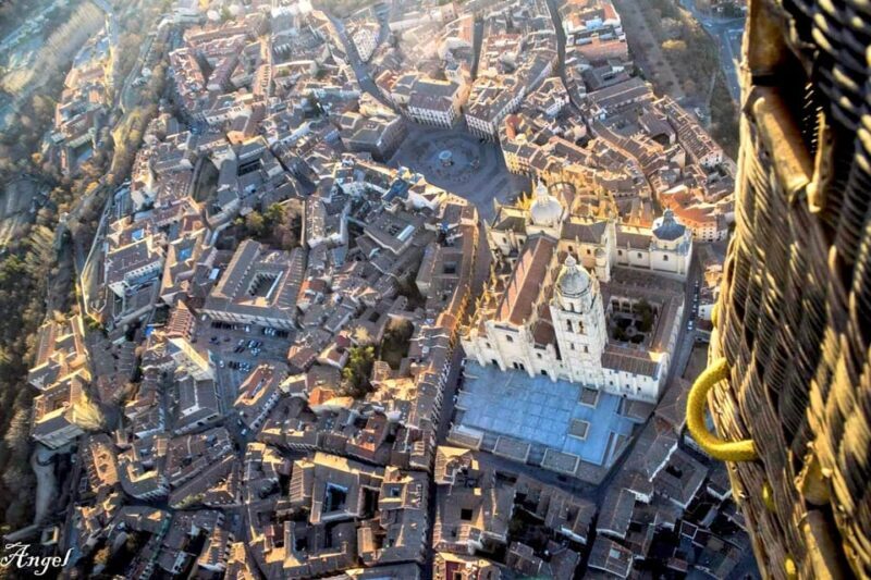 Segovia: Hot Air Balloon Flight with Picnic and Cava - Key Points
