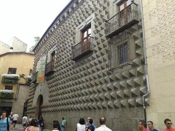 Segovia Scavenger Hunt and Sights Self-Guided Tour - A Closer Look at the Tour Experience