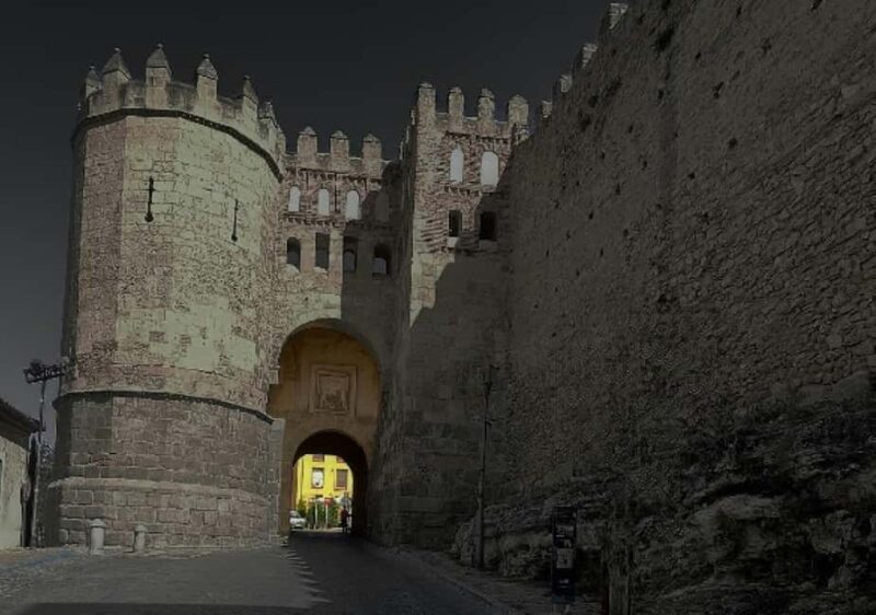Segovia's Legends and Mysteries Tour in Spanish - Key Points