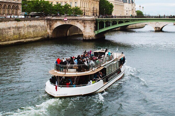 Seine River Cruise with Commentary 1 Hour - Review Insights: Authentic Traveler Feedback