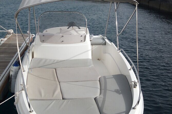 Self drive Boat Hire in Playa Blanca for 5 People - FAQ
