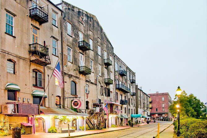 Self-Guided Audio Ghost Tour Through Savannah Shadows - Key Points