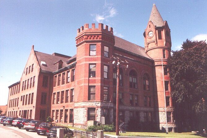 Self-Guided Bridgeport Scavenger Hunt: Connecticut's Sights - How Does the Tour Work?