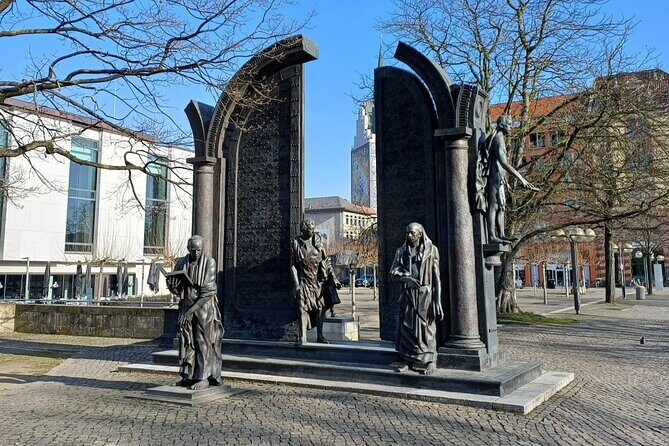 Self-Guided Crime Tour Hannover City Center - Final Destination: The New Town Hall  