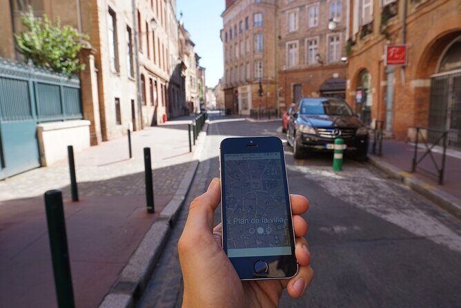 Self-guided track game to discover Toulouse - Exploring Toulouse Through a Self-Guided Track Game