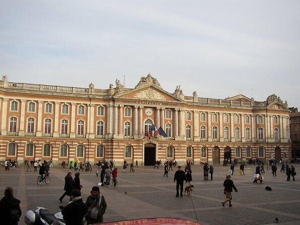 Self-guided track game to discover Toulouse - Key Points