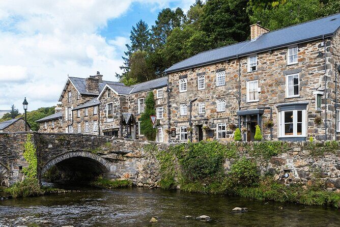 Semi Private Holyhead Port Caernarfon & Conwy - Key Points