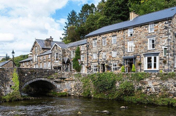 Semi Private Holyhead Port Caernarfon & Conwy - FAQs