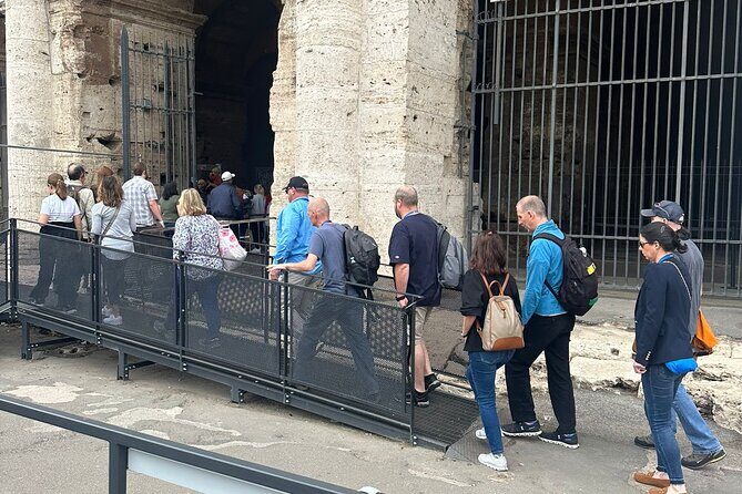 Semi Private Tour , Colosseum , Roman forum , Palatine hill - Starting Point & Meeting Details  