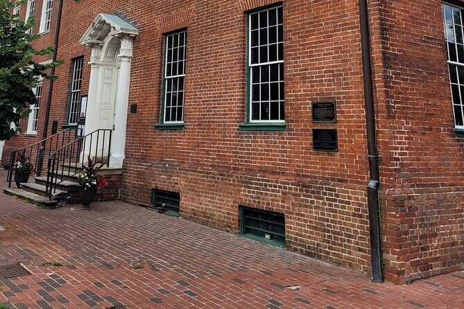 Semi-Private Walking Tour in Old Town Alexandria & Carlyle House - Who Should Consider This Tour?