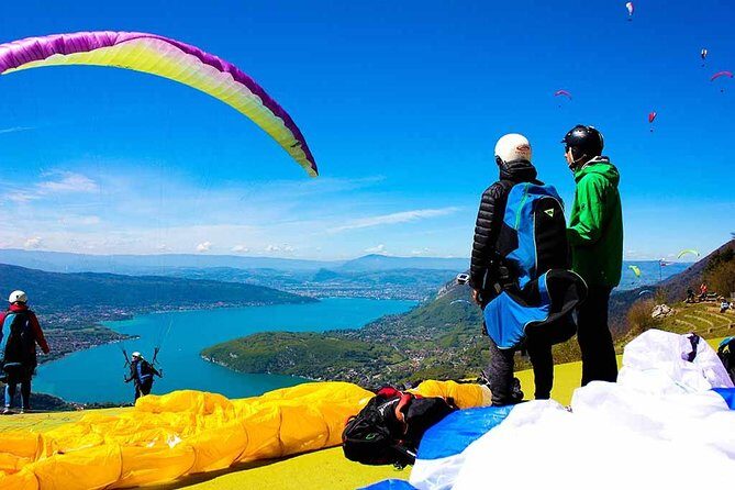 Sensation paragliding flight over the magnificent Lake Annecy - Key Points