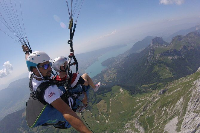 Sensation paragliding flight over the magnificent Lake Annecy - An In-Depth Look at the Paragliding Experience