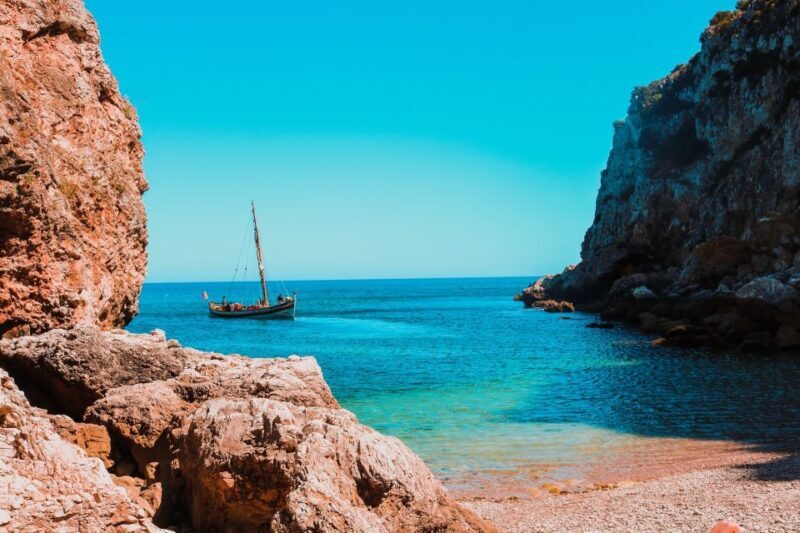 Sesimbra: Arrábida Beaches & Caves Boat Tour with Snorkeling - The Cave-Exploring at Cabo Espichel