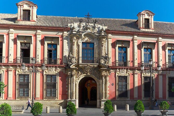 Sevilla: Guided tour to the Alcazar + Cathedral and Giralda - Realities of the Tour Based on Reviews