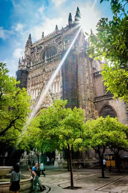 Sevilla Milenaria: legado de judíos, cristianos y musulmanes - Exploring a City of Coexistence and Transformation