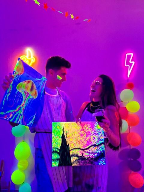 Sevilla: Wine Gogh Glow Academy Paint and Sip Classes - Key Points