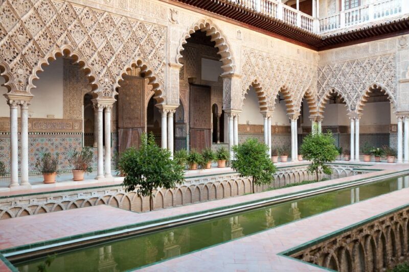 Seville: Alcázar, Cathedral & Giralda Fast Track Guided Tour - Key Points