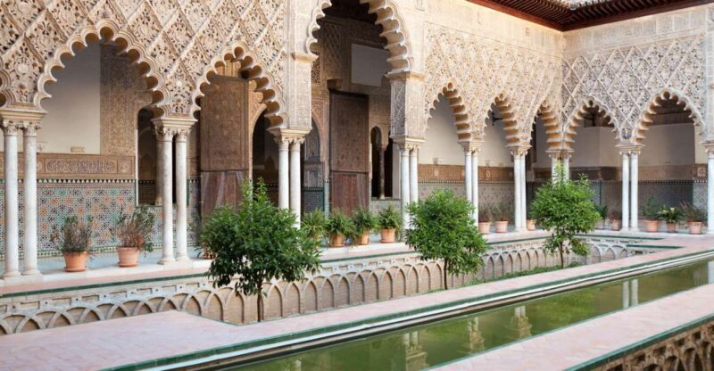Seville: Alcázar, Cathedral & Giralda Fast Track Guided Tour - Authentic Experiences Highlighted by Reviewers