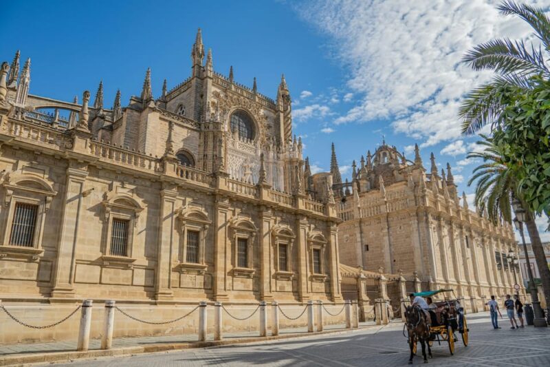 Seville: Cathedral & Giralda Guided Tour with Tickets - Discover the majesty of Seville with a guided tour of the Cathedral & Giralda Tower