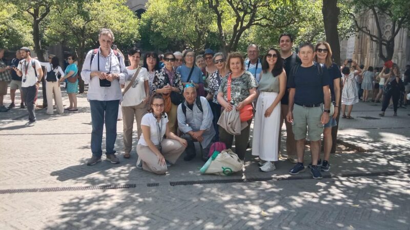 Seville: Cathedral & Giralda Guided Tour with Tickets - Authentic insights from reviewers