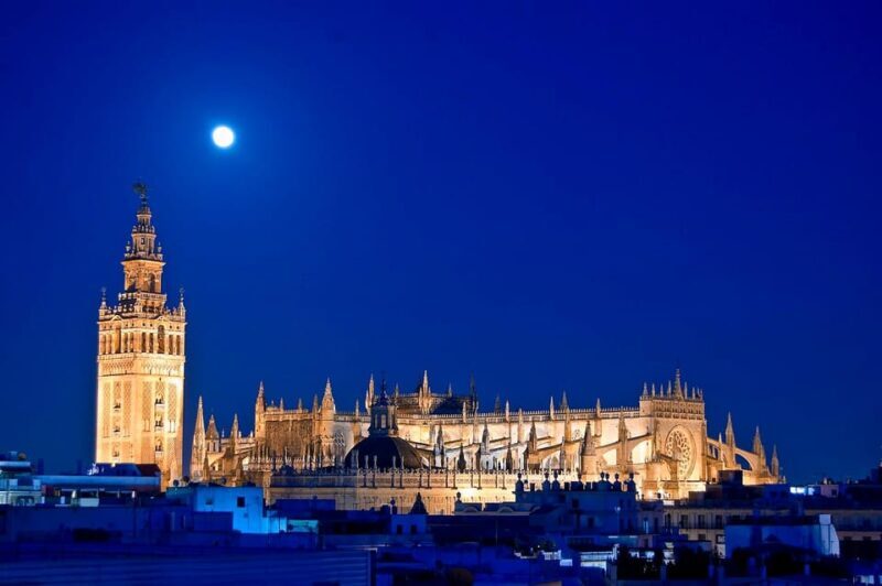 Seville: Cathedral of Seville Guided Night Tour & Light Show - In-Depth Look at the Experience