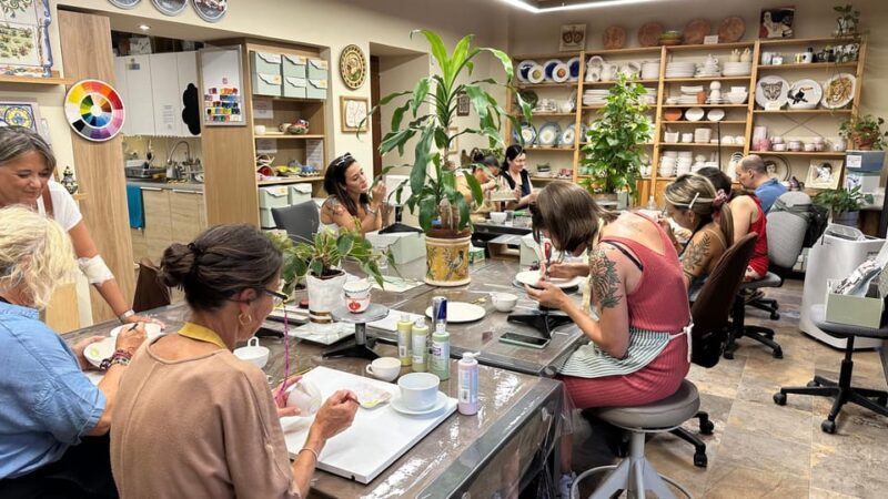 Seville: Ceramic painting workshop - Key Points