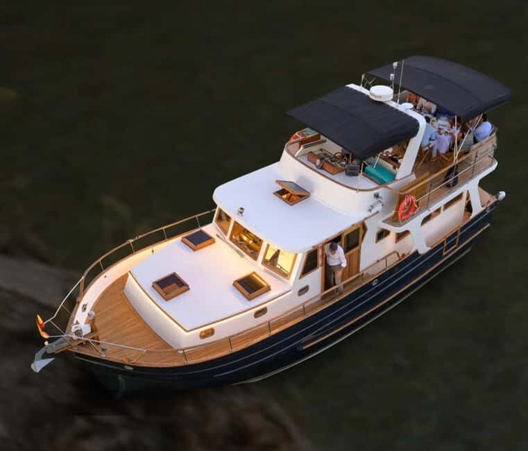 Seville: Flamenco life music Yacht Cruise, Tapas & Drinks - The Reviews Speak Volumes