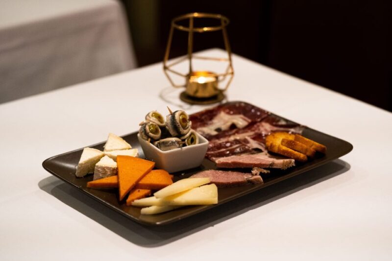 Seville: Flamenco Show with Andalusian Dinner at La Cantaora - A Detailed Look at the Experience