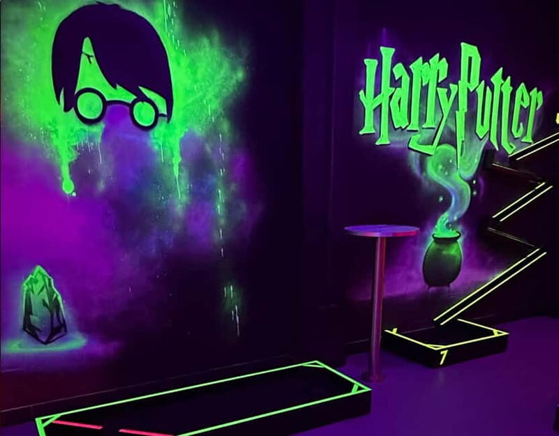 Seville: Indoor UV 18 hole Minigolf Experience - An In-Depth Look at Seville’s Indoor UV Minigolf