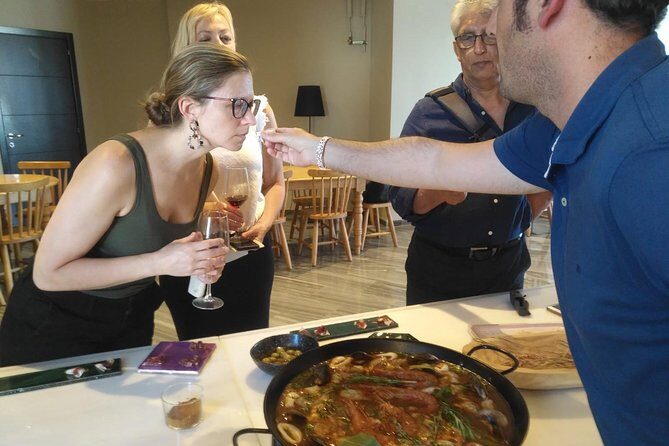 Seville: Paella Showcooking Experience - Key Points