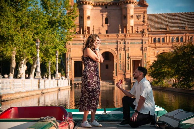 Seville: Photo session for a special moment. - Key Points