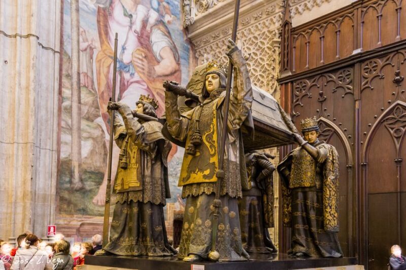 Seville: Small-Group Cathedral and Giralda Tour with Tickets - An In-Depth Look at the Seville Cathedral and Giralda Tour