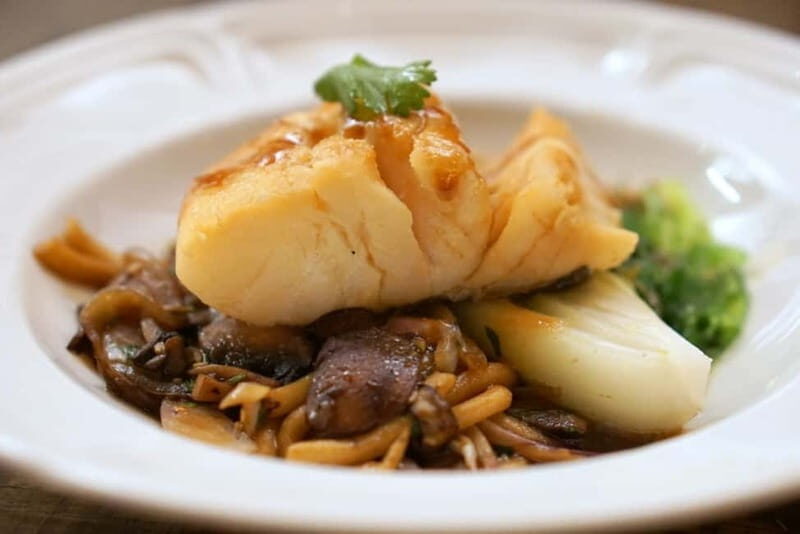 Seville: Tapas Walking Tour with Traditional Flamenco Show - Who Is This Tour Perfect For?