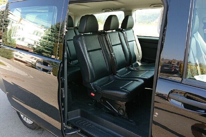 Shared Arrival Transfer: Prague Airport to Hotels - Key Points