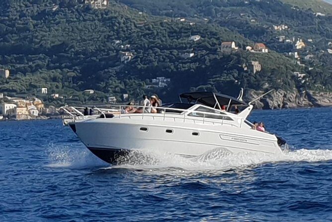 Shared boat tour from Sorrento to discover Capri - Group Size and Atmosphere